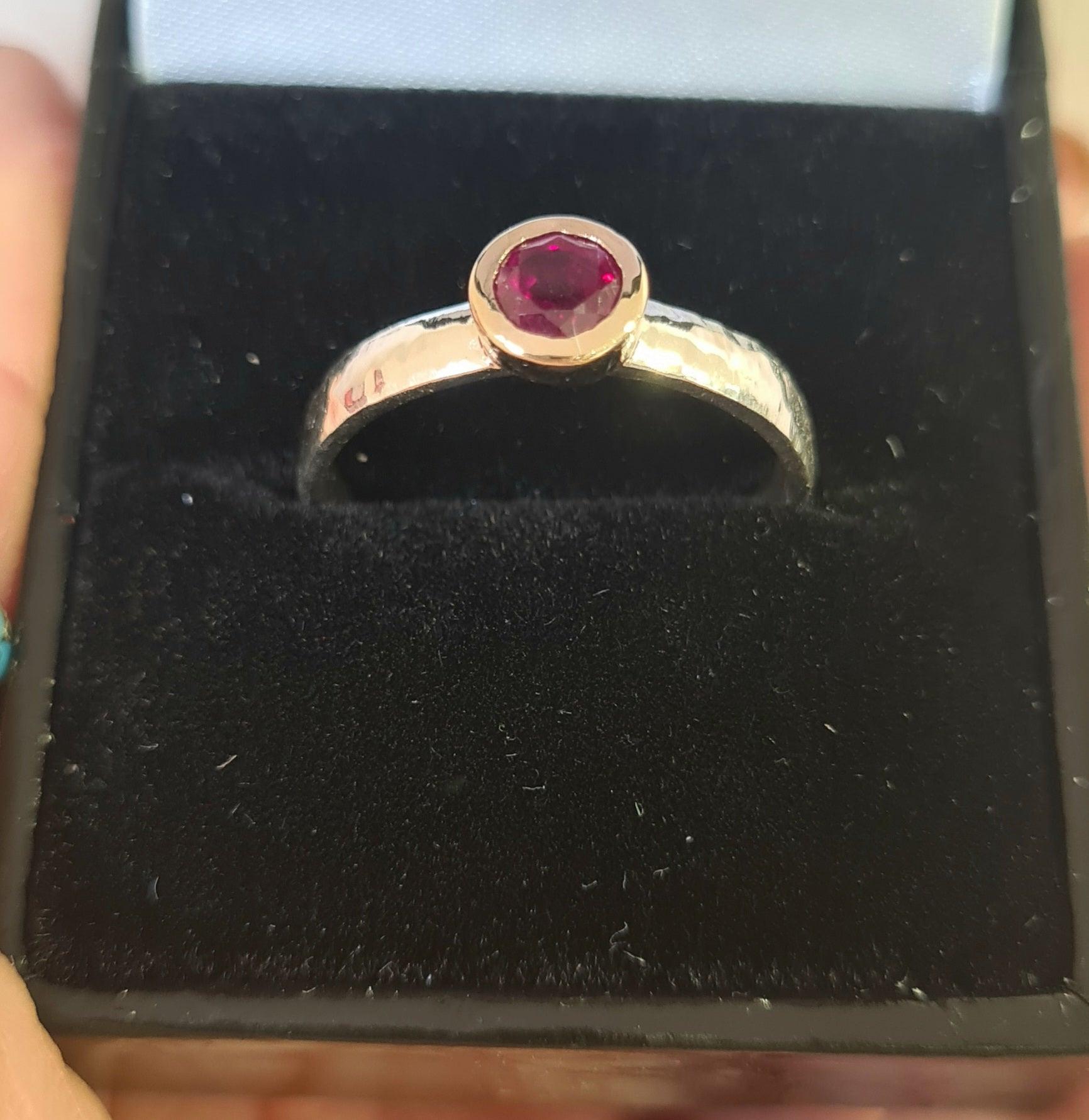 Yaron Morhaim 9ct Gold & Ruby Ring – Rococo Jewellery